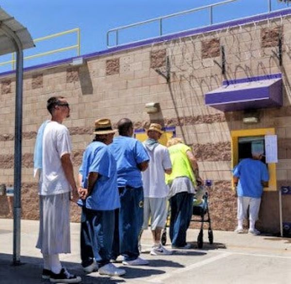 California Battles Fentanyl With a New Tactic: Treating Addiction in ...